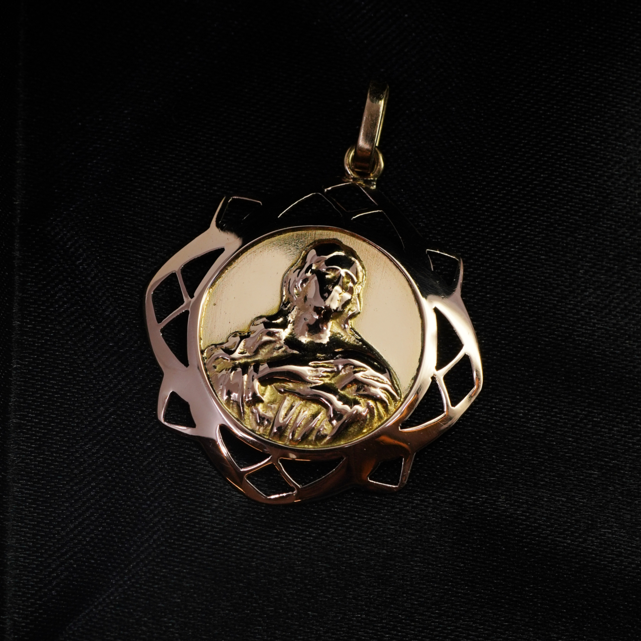 Vintage 18ct Yellow Gold Jesus Medallion Pendant #66539 - Monty's